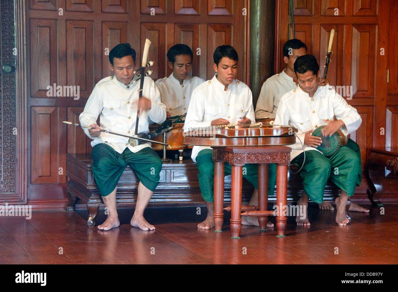 Khmer band hi-res stock photography and images - Alamy