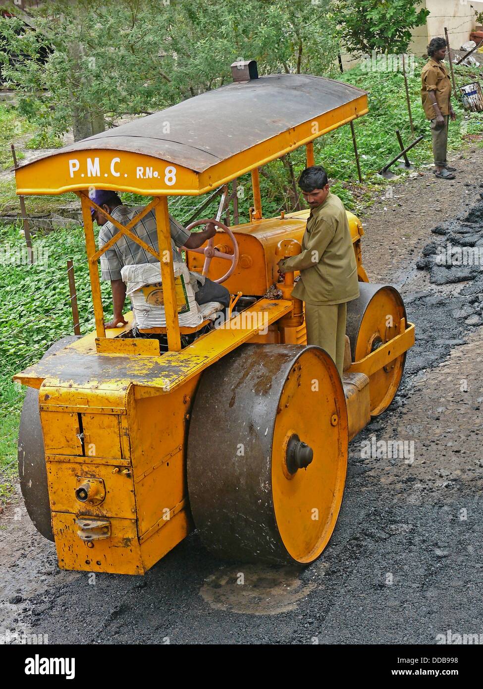 Compactor roller hi-res stock photography and images - Alamy