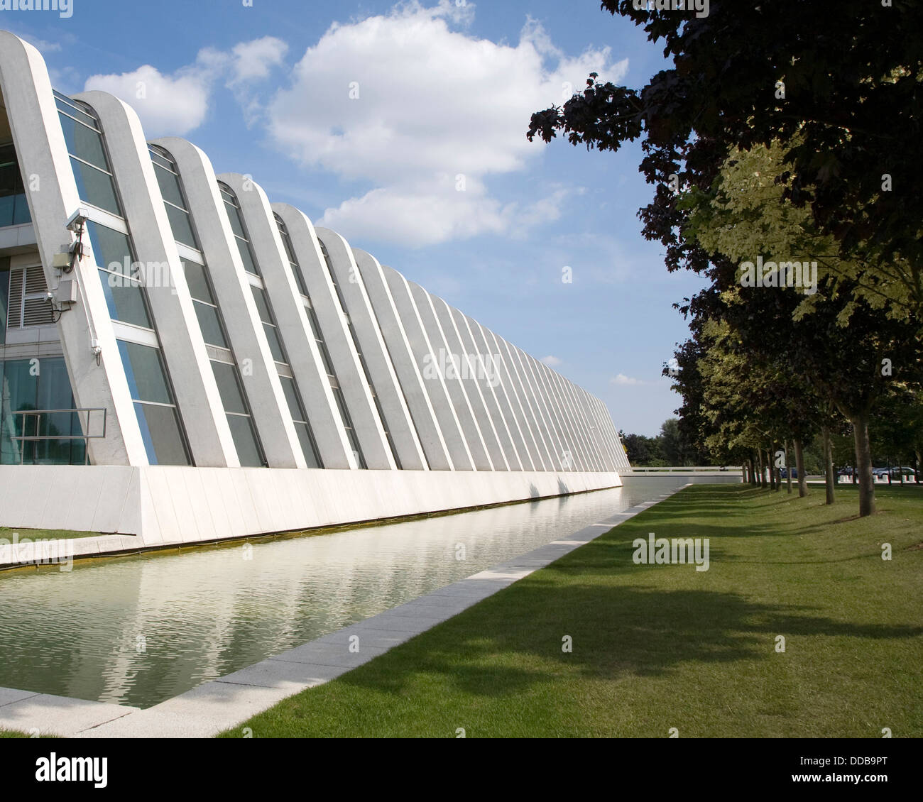 NAPP pharmaceutical group building architect Arthur Erickson at ...