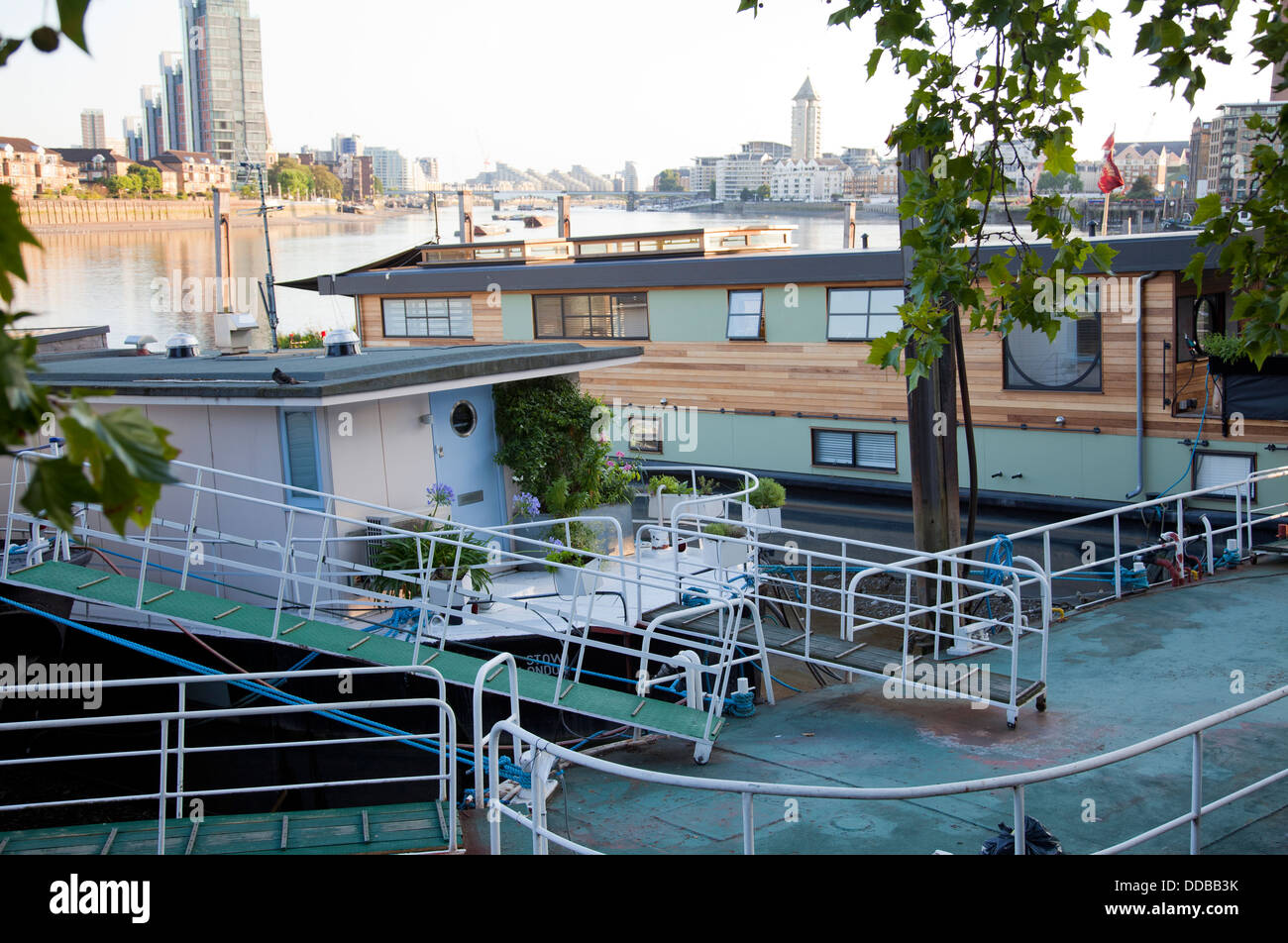 Chelsea houseboats hi-res stock photography and images - Alamy