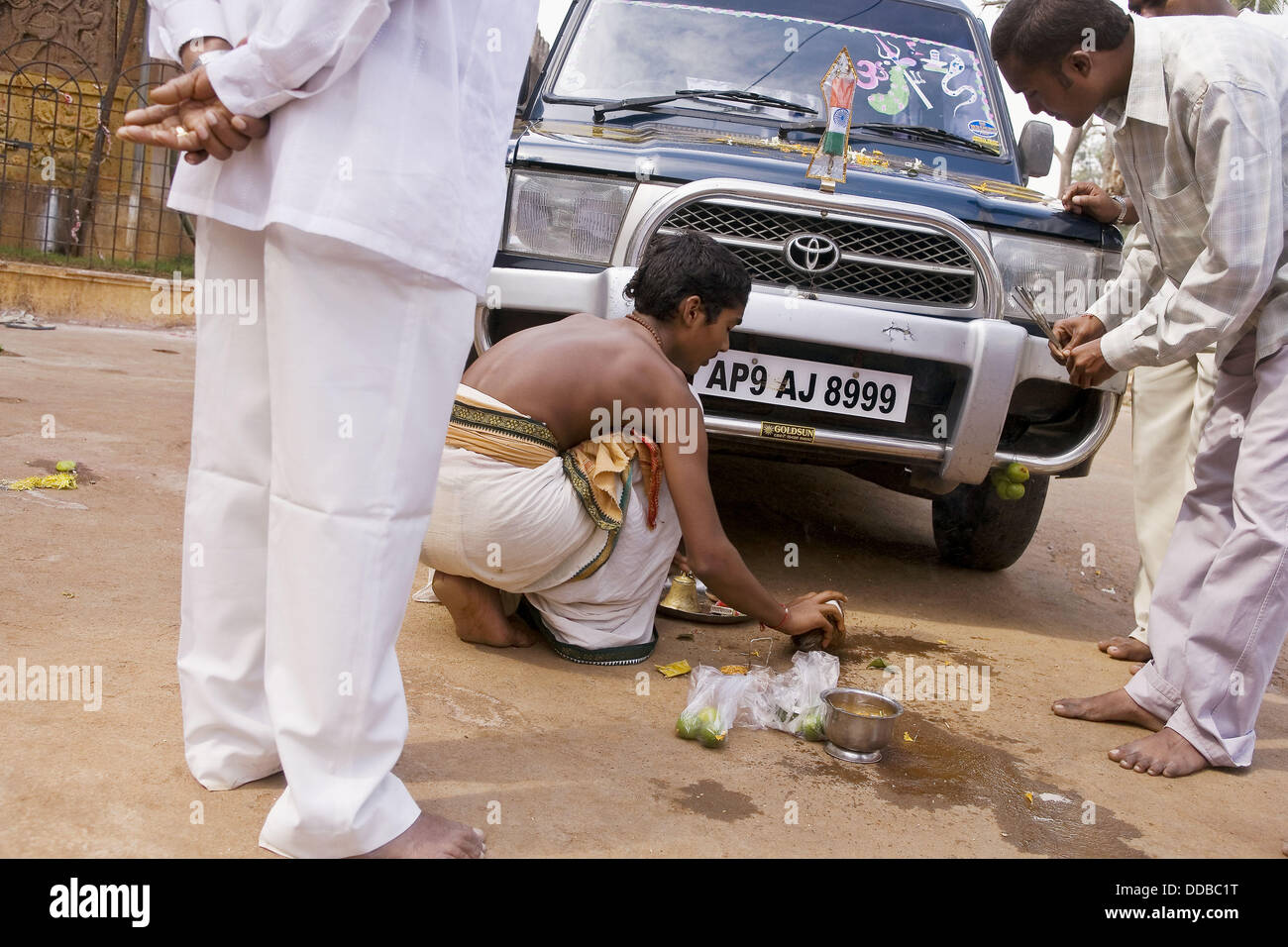 Car puja india hi-res stock photography and images - Alamy