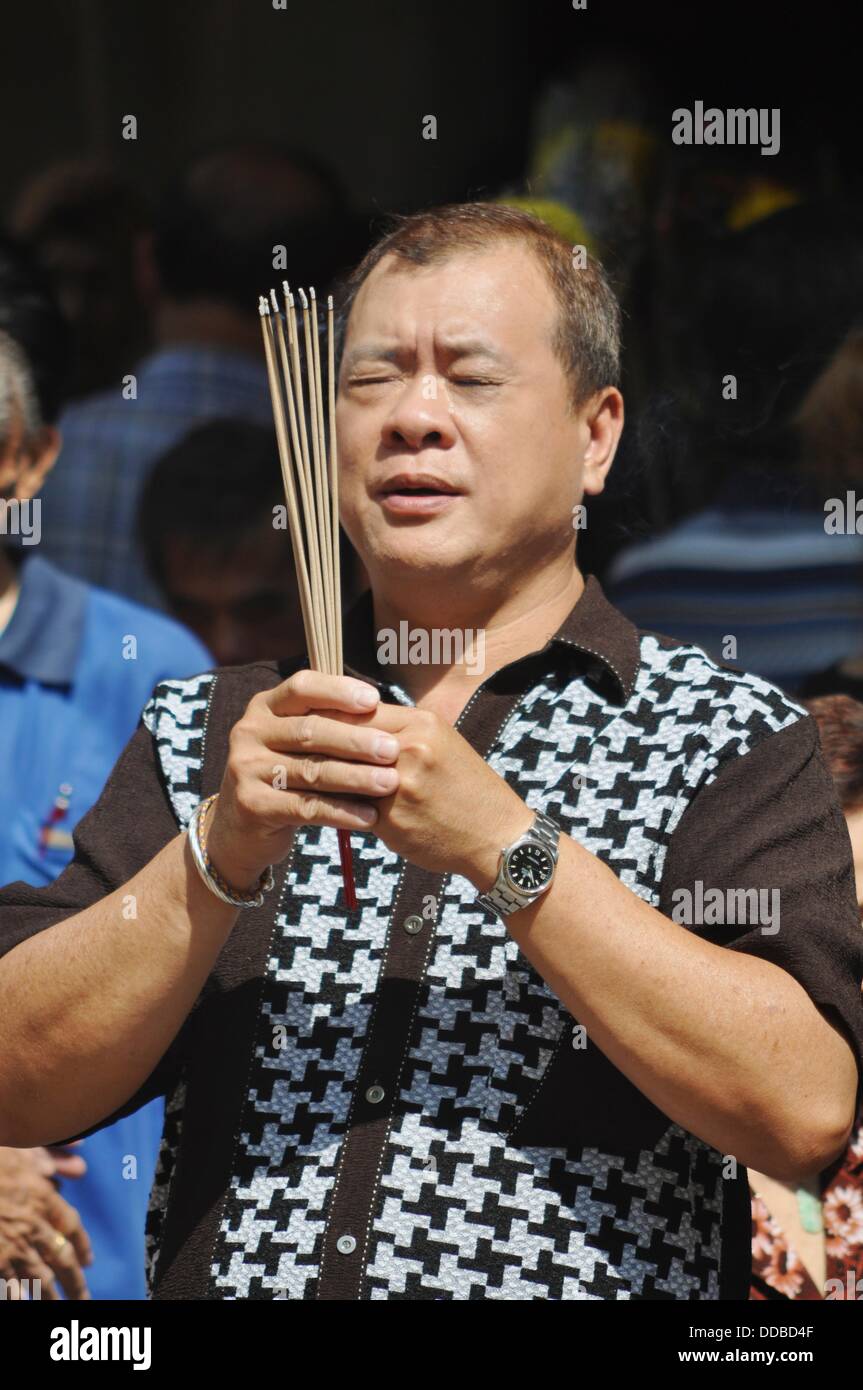Chinese man praying at goddess mercy hi-res stock photography and ...