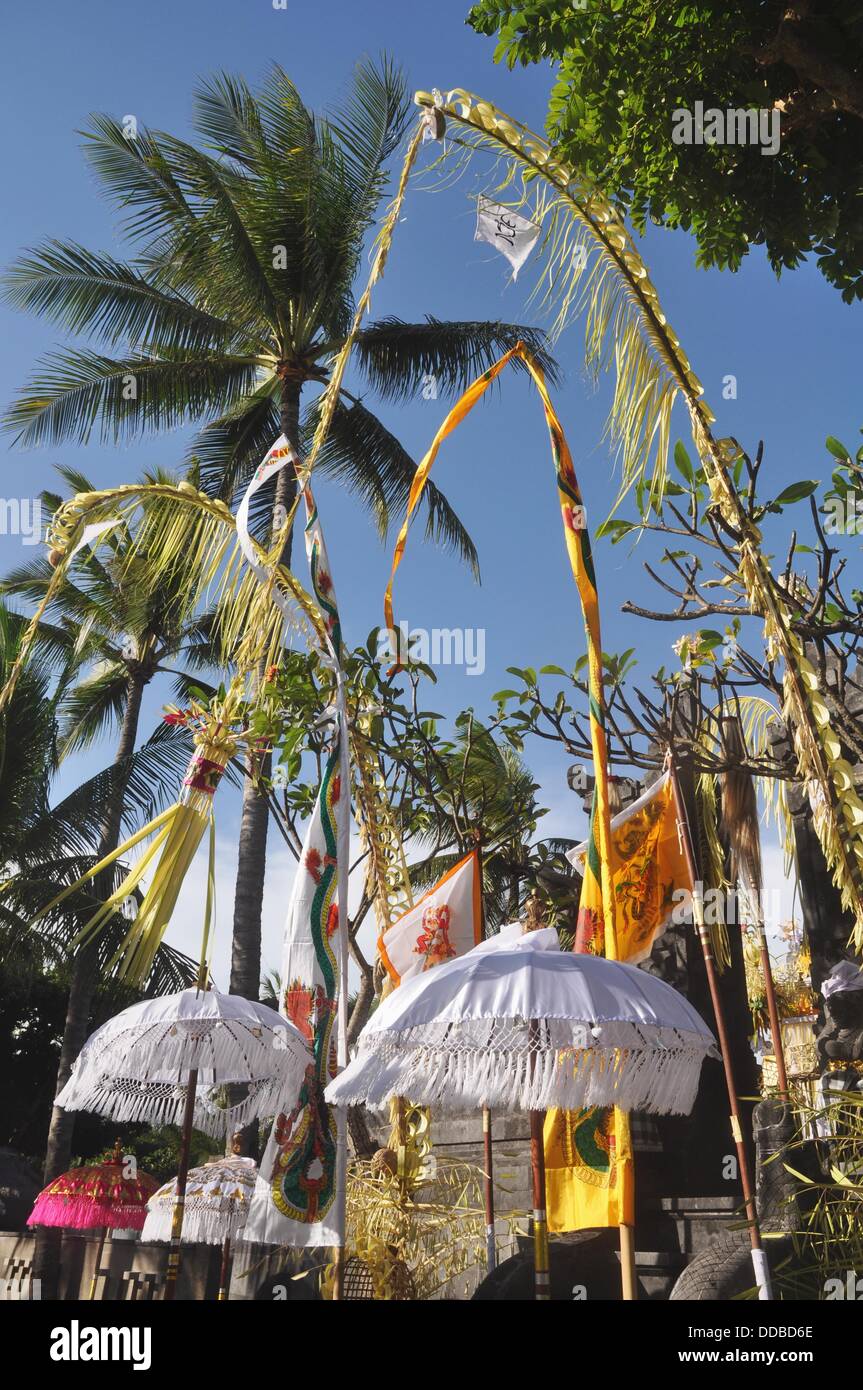 Kuta Beach (Bali, Indonesia): Hindu temple by the beach Stock Photo - Alamy