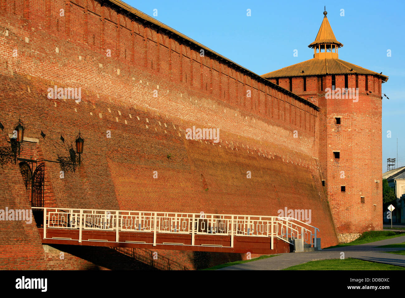 The Mikhailovsky Gate and Granovitaya Tower of the Kremlin in Kolomna ...