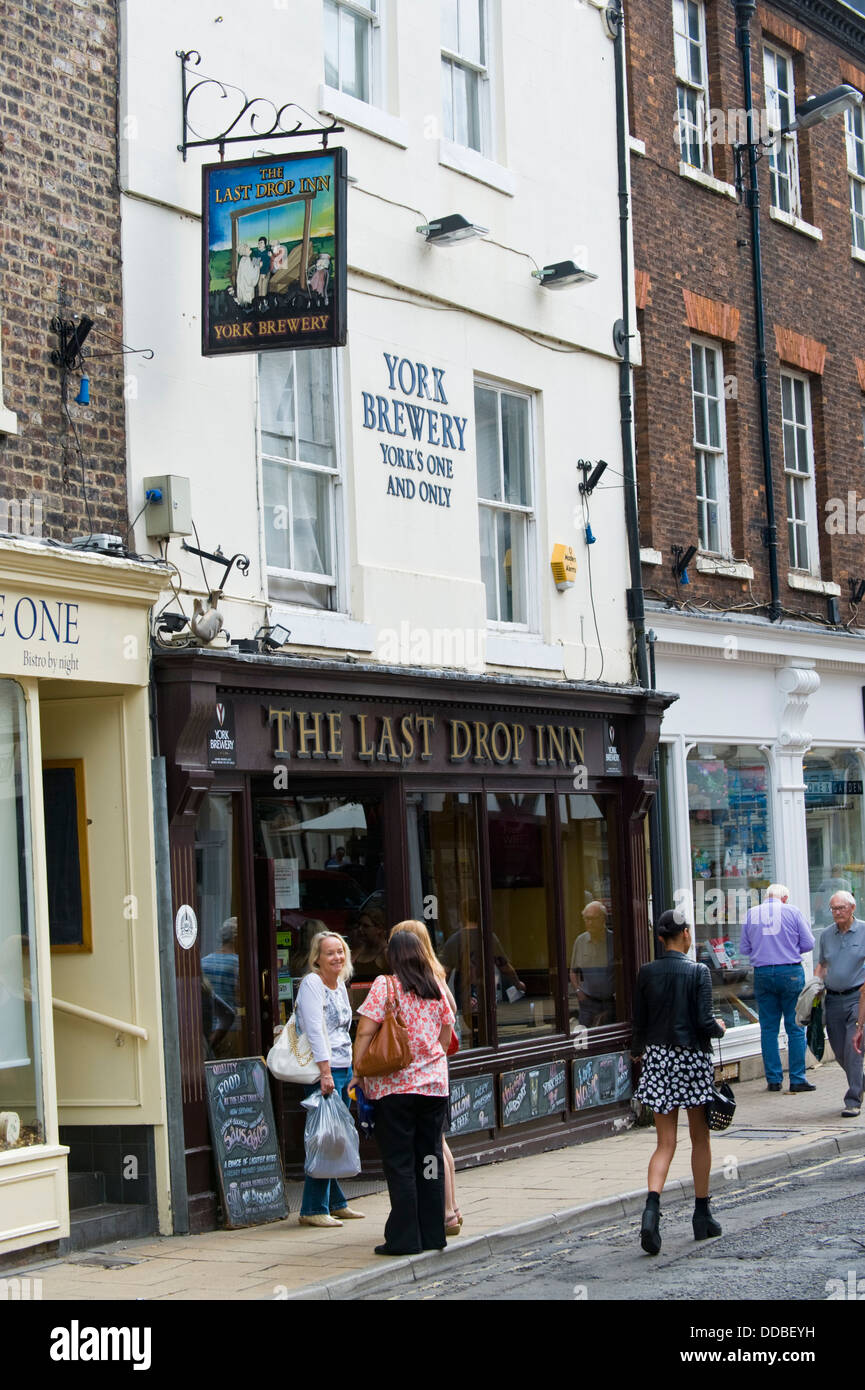 THE LAST DROP INN traditional pub at Colliergate in the city centre of ...