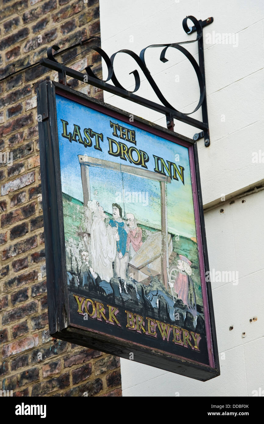 THE LAST DROP INN traditional pub at Colliergate in the city centre of ...