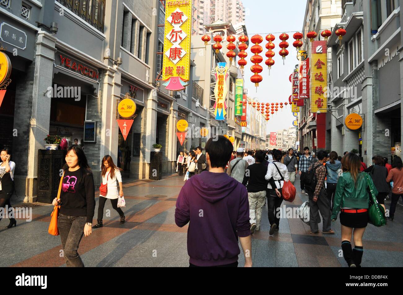 Guangzhou (China): stroll in the Changshoulu neighborhood Stock Photo ...