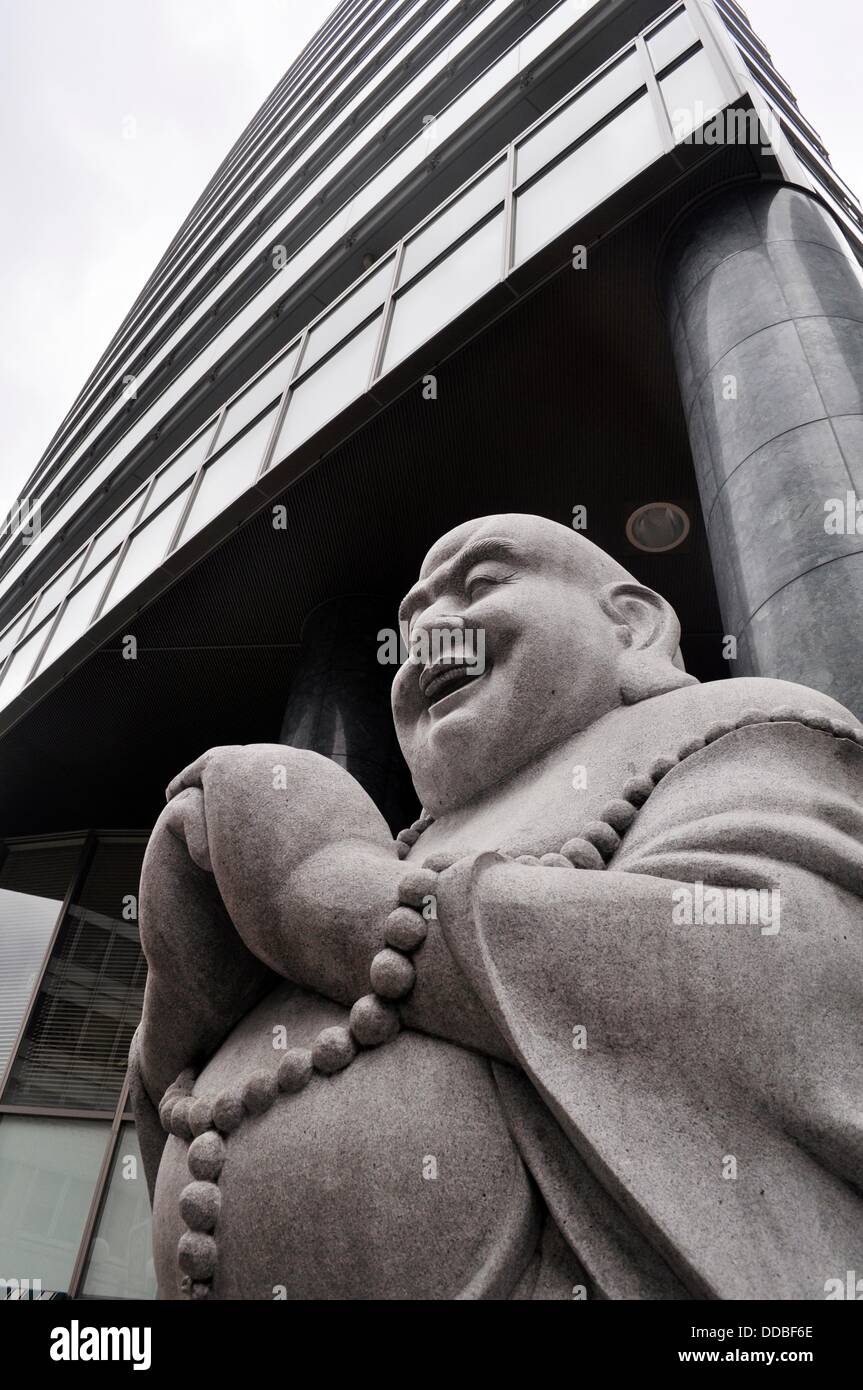 Kobe (Japan): Buddha statue at the entrance of Chinatown Stock Photo ...