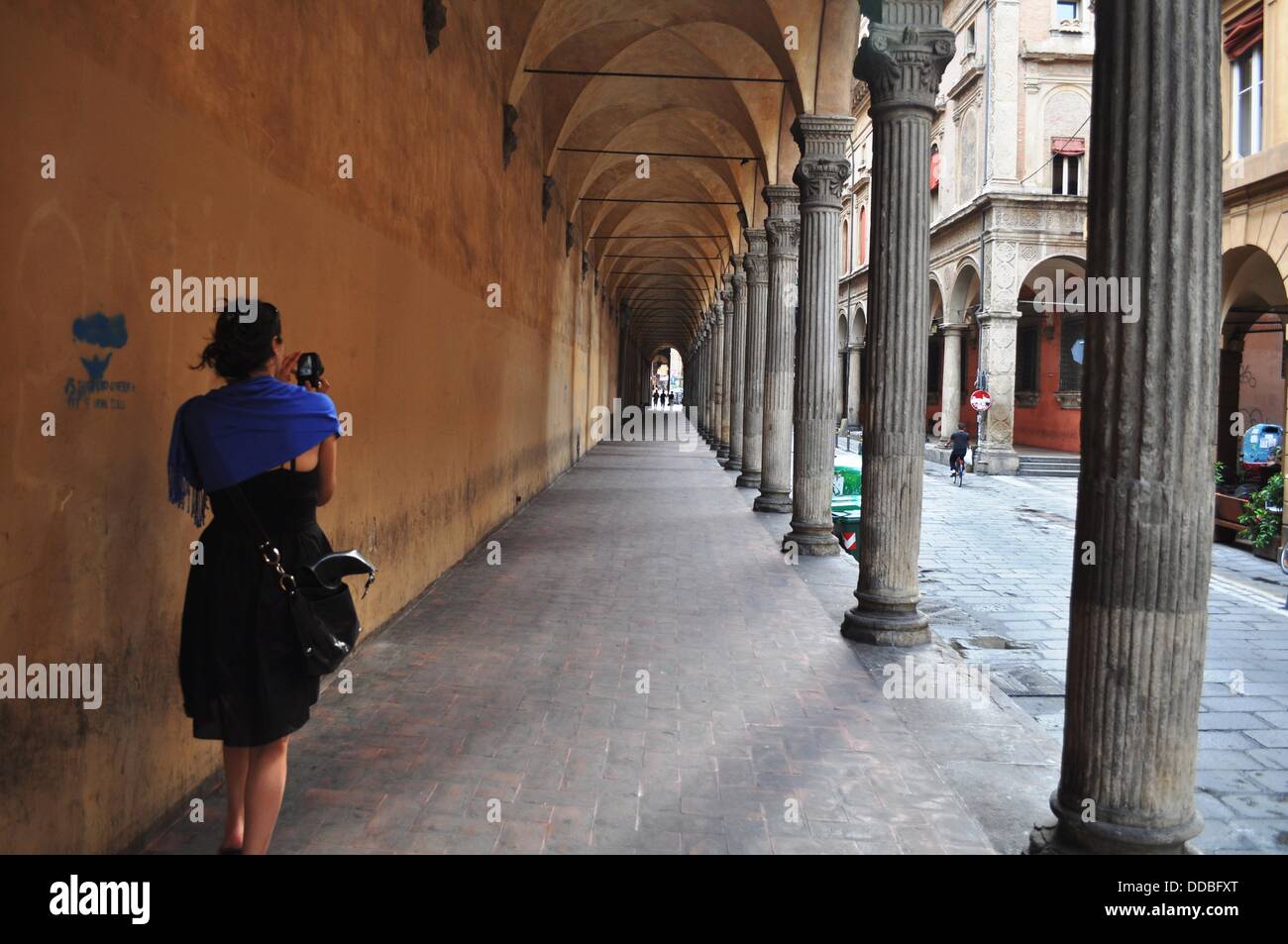 Bologna (Italy): portico along via Zamboni Stock Photo - Alamy