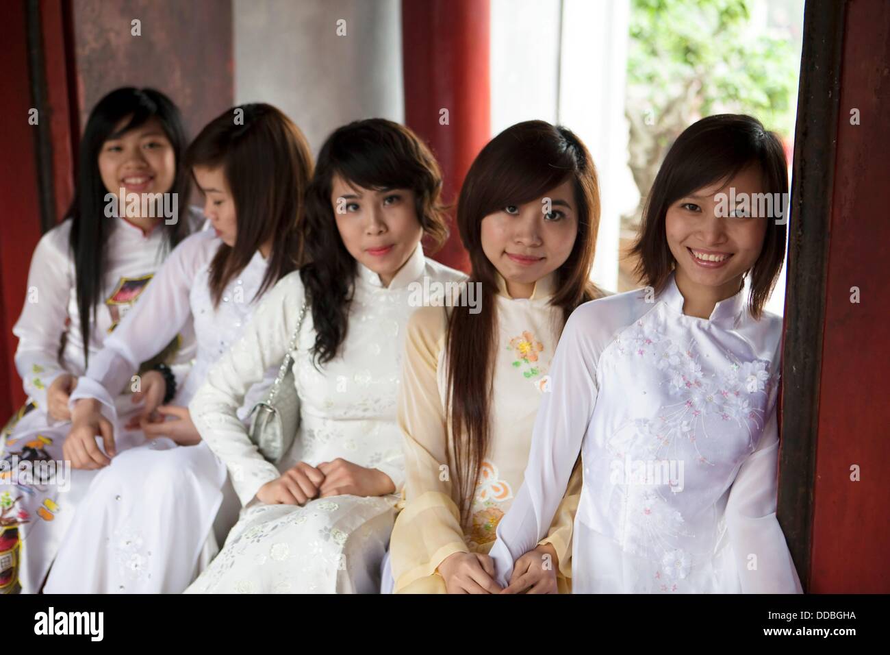 Vietnamese young ladies hi-res stock photography and images - Alamy