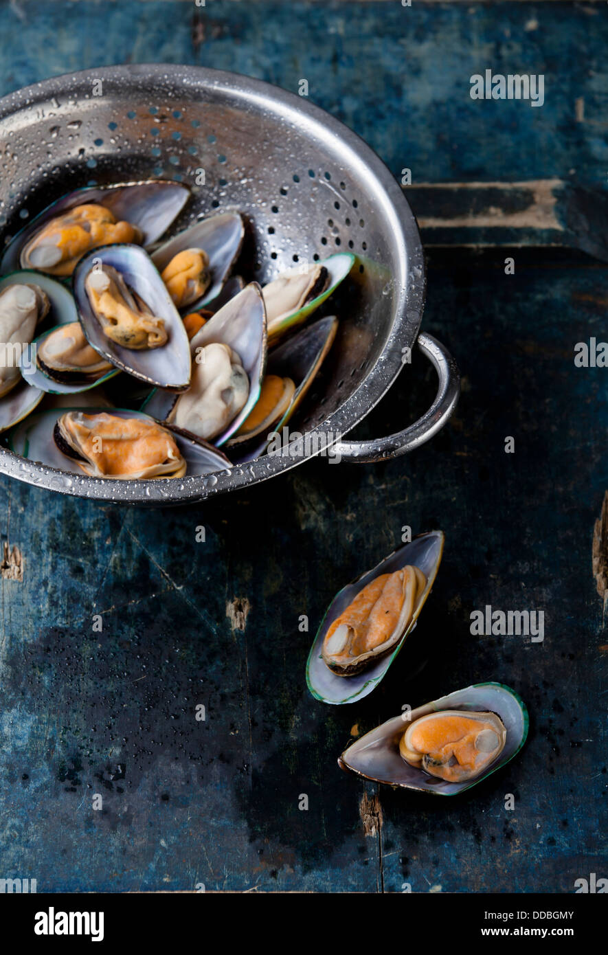 Raw washed mussels in colander Stock Photo - Alamy