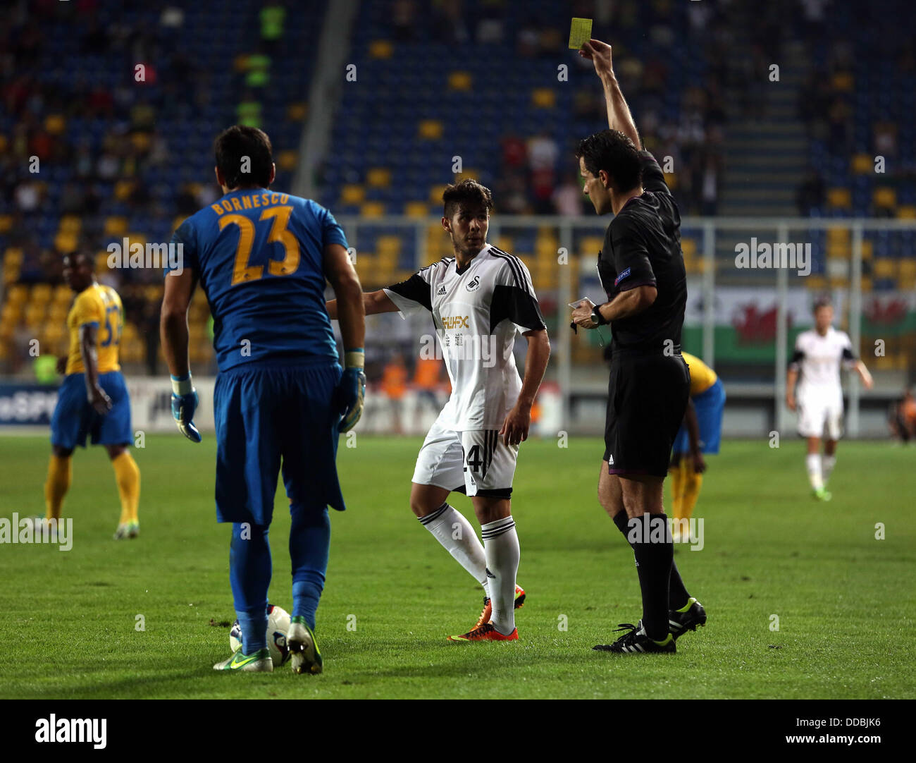 Ploiesti, Romania. 29th Aug, 2013. Pictured: Alejandro Pozuelo (C) is ...
