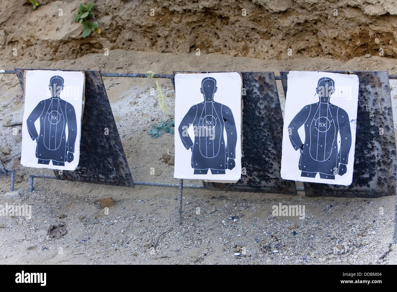 Shooting target and figure hi-res stock photography and images - Alamy