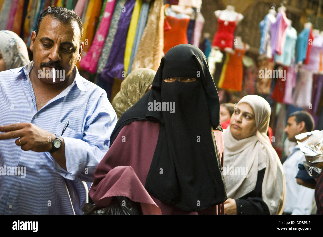 Crowded market in cairo hi-res stock photography and images - Alamy