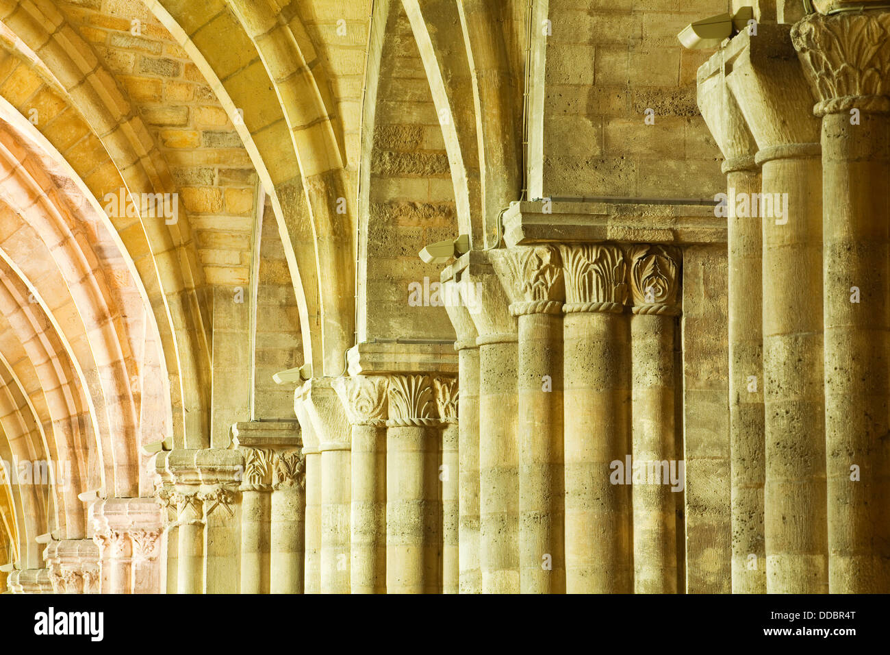Gothic columns hi-res stock photography and images - Alamy