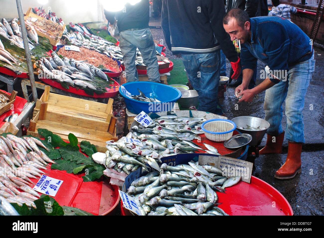 Turkey, Istanbul, Fish Market near Galata Bridge Stock Photo - Alamy