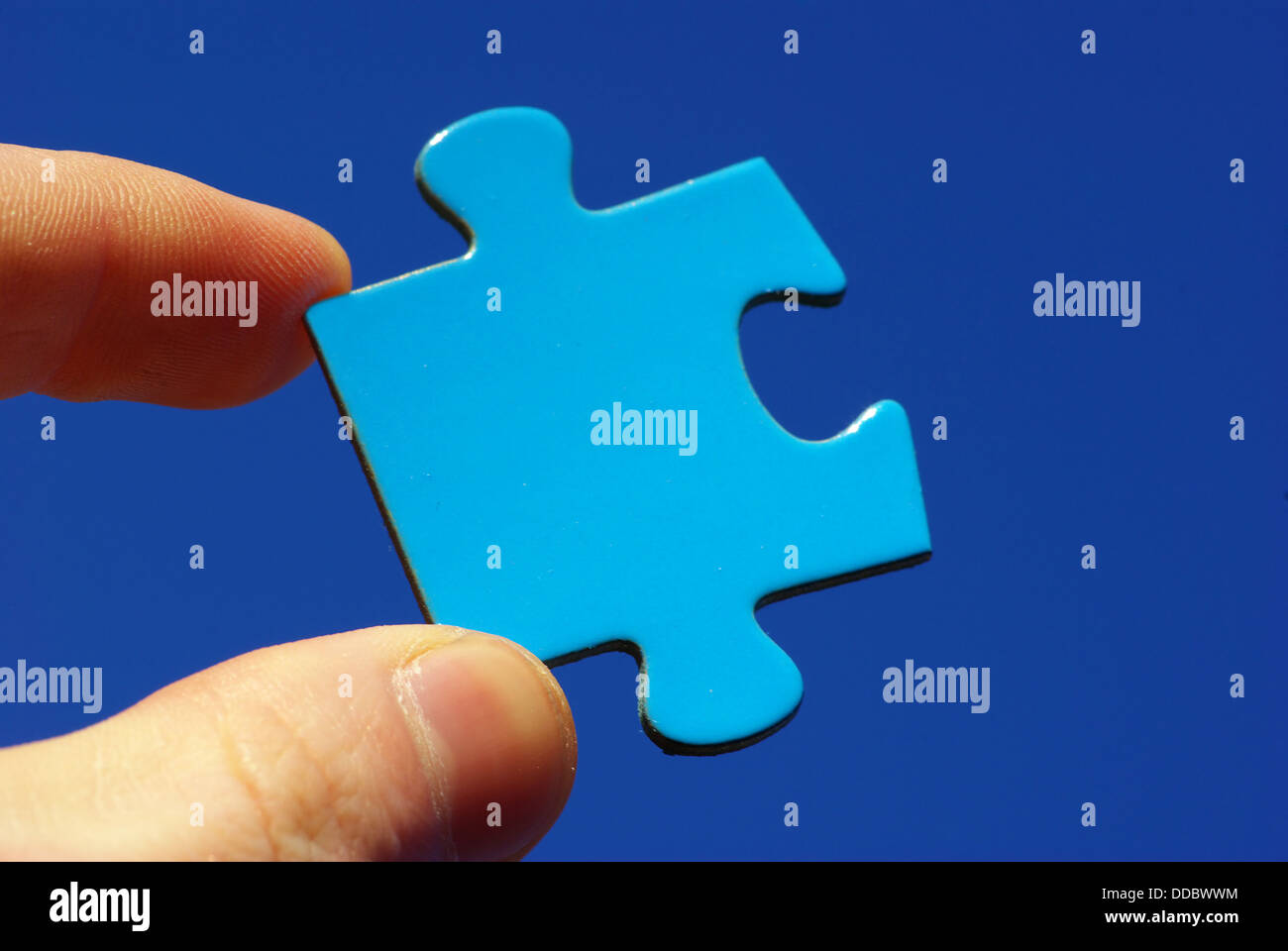 puzzle in hand Stock Photo - Alamy