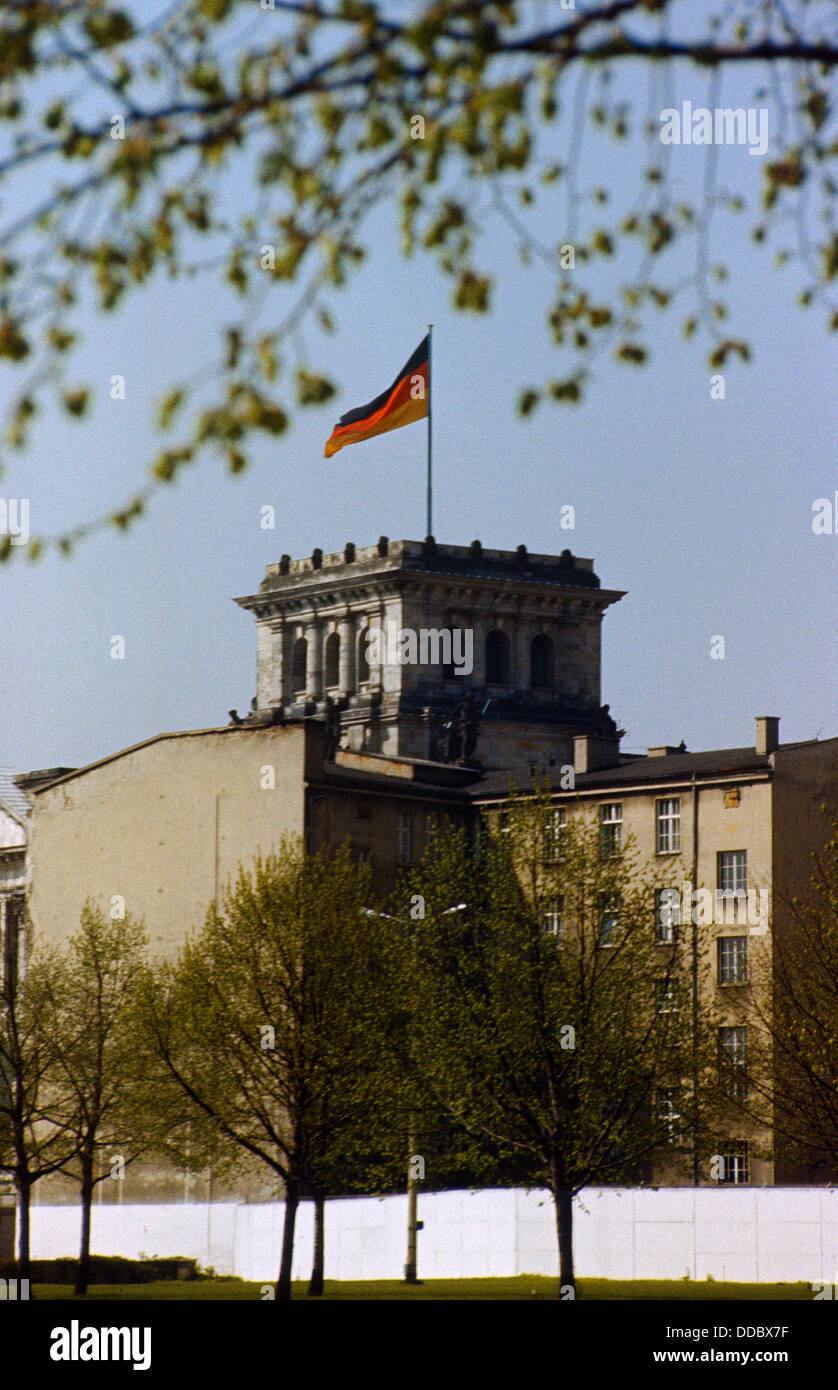 Berlin, GDR, look at the Berlin Wall, and a tower of the Reichstag ...