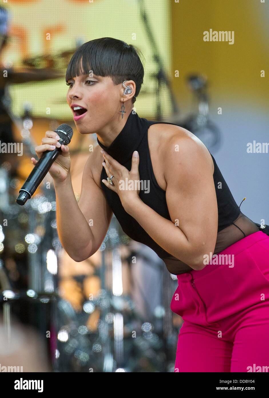 Alicia keys good morning america hi-res stock photography and images ...