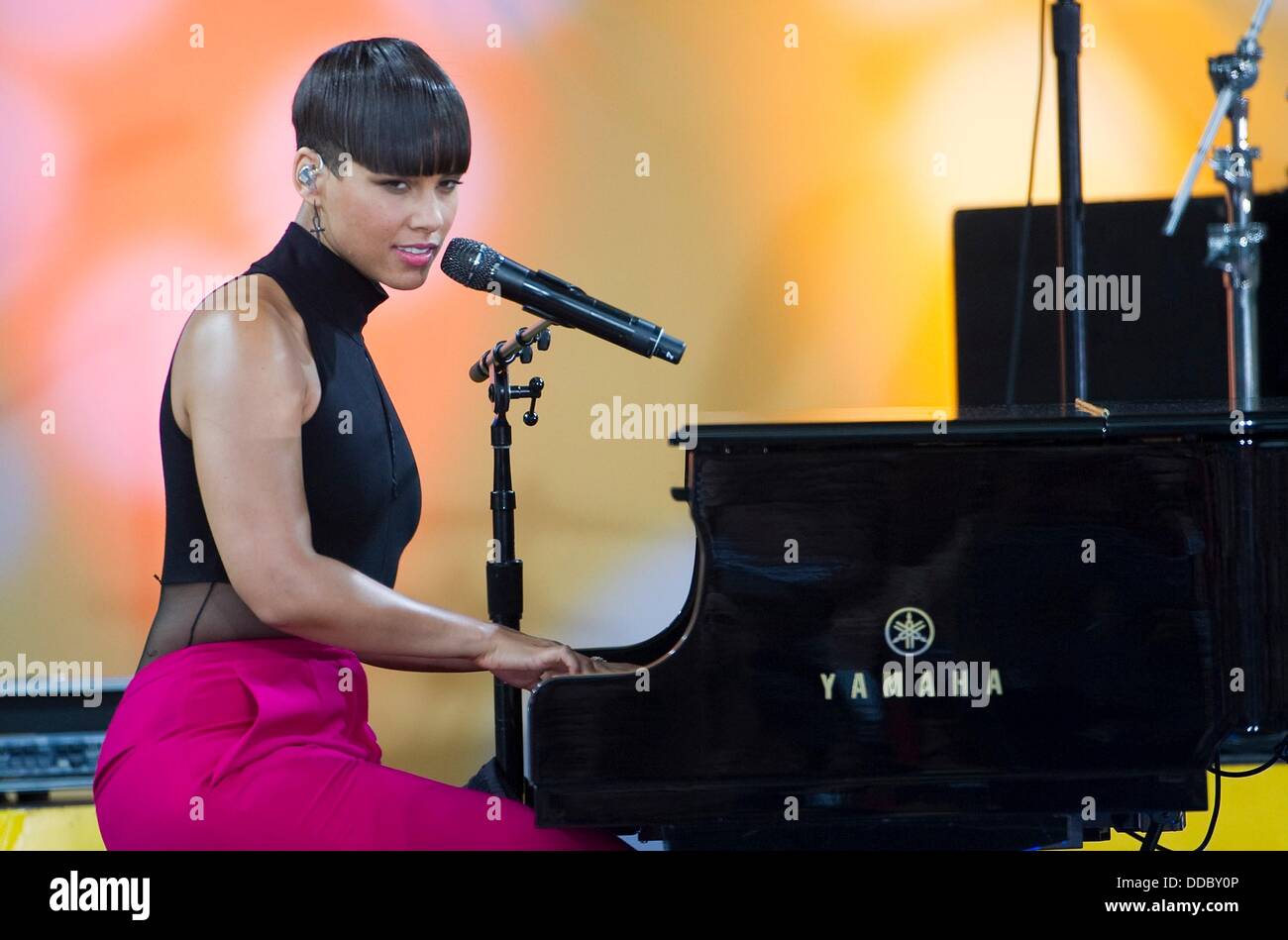 Alicia keys good morning america hi-res stock photography and images ...