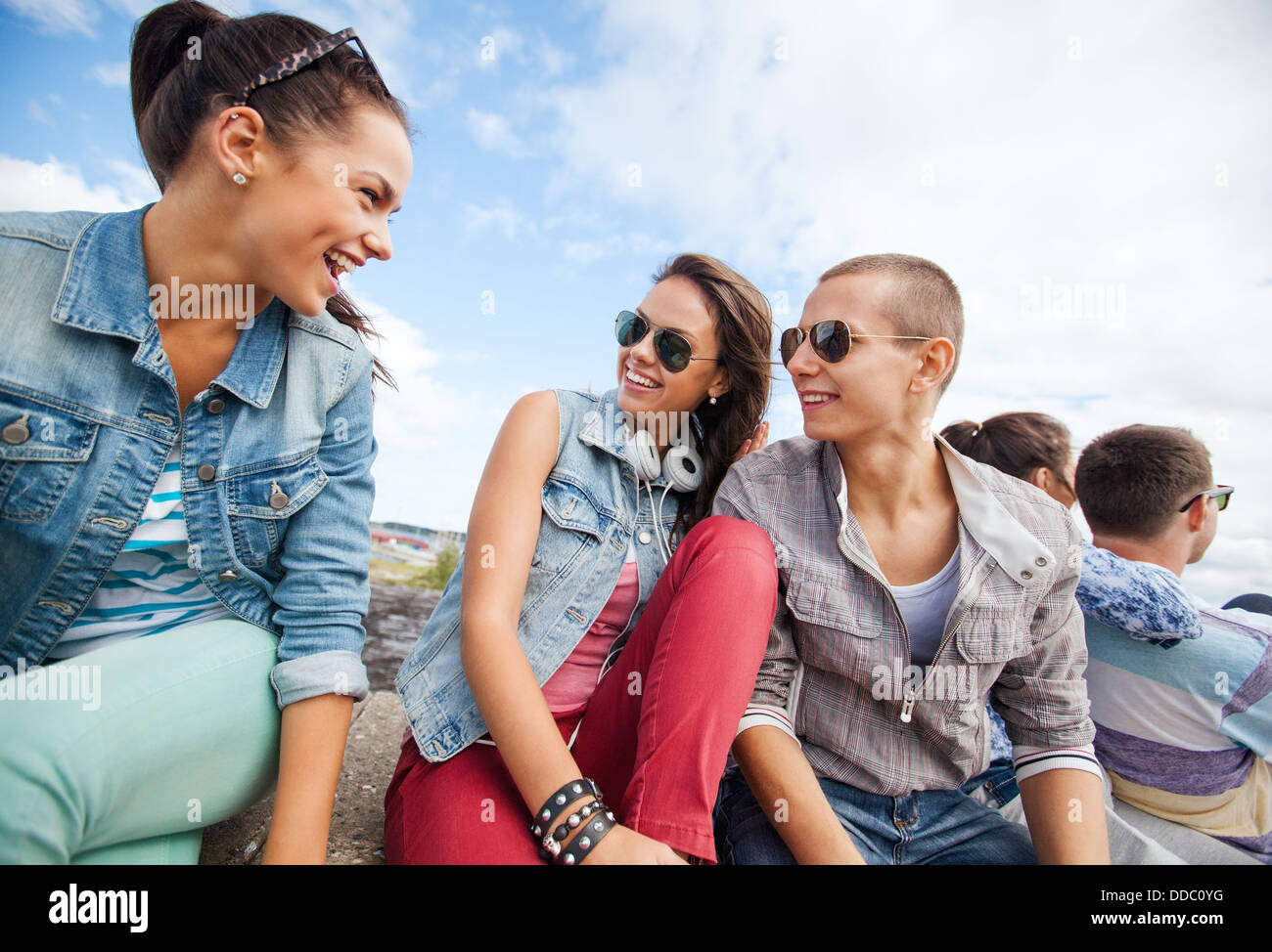 group of teenagers hanging out Stock Photo - Alamy