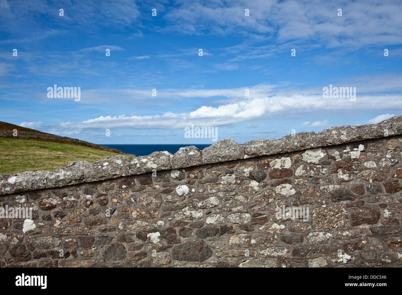 Cornish hedge hi-res stock photography and images - Alamy