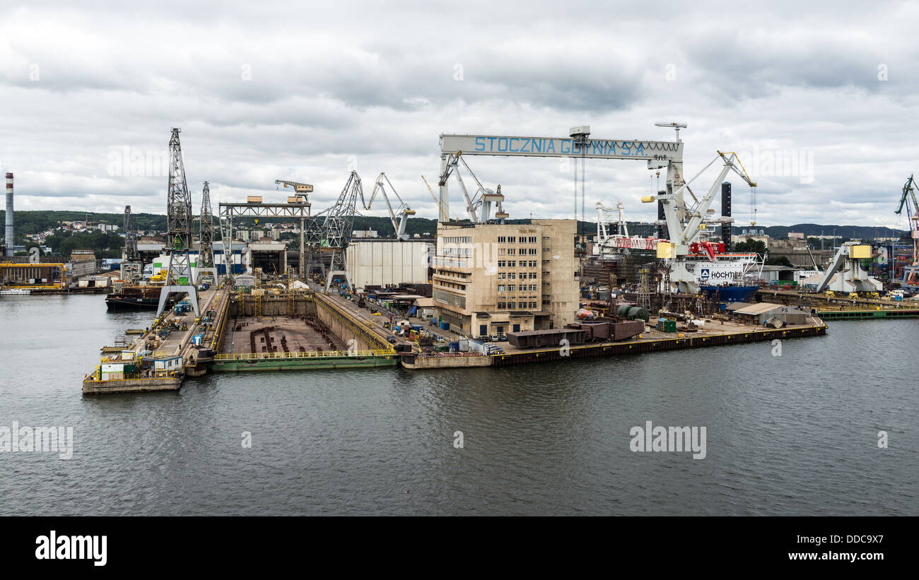 Boatyard crane hi-res stock photography and images - Alamy