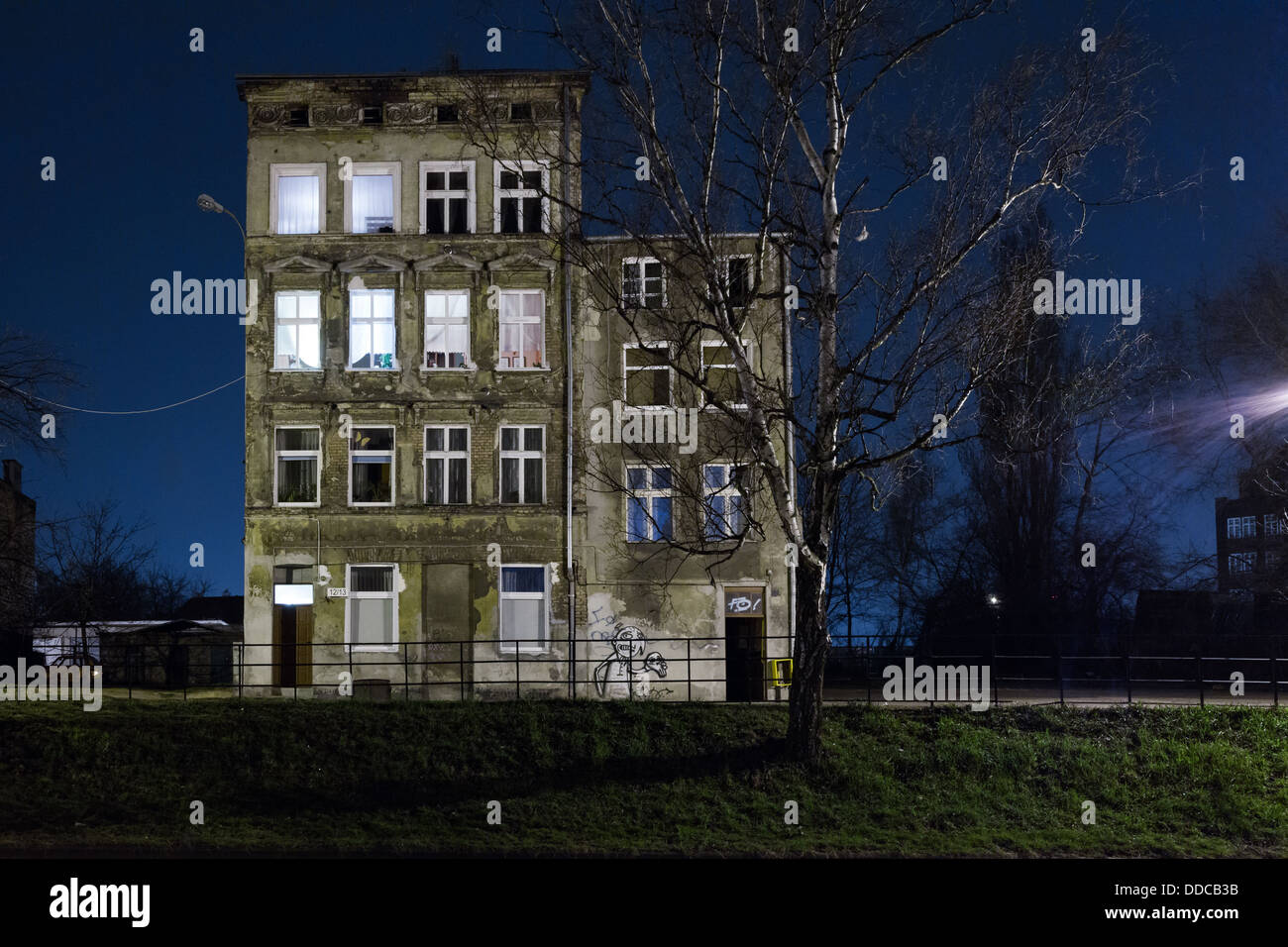 Scruffy house hi-res stock photography and images - Alamy