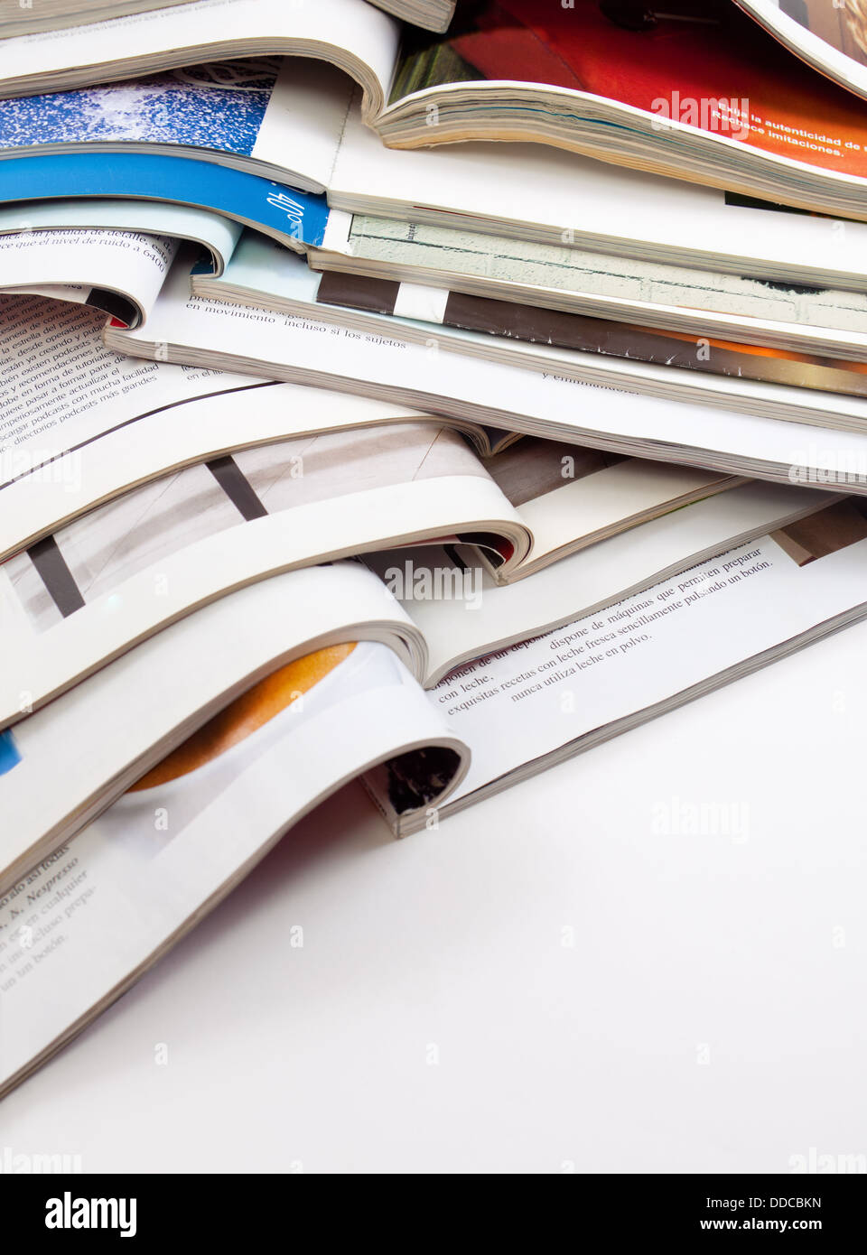 magazines and books Stock Photo - Alamy