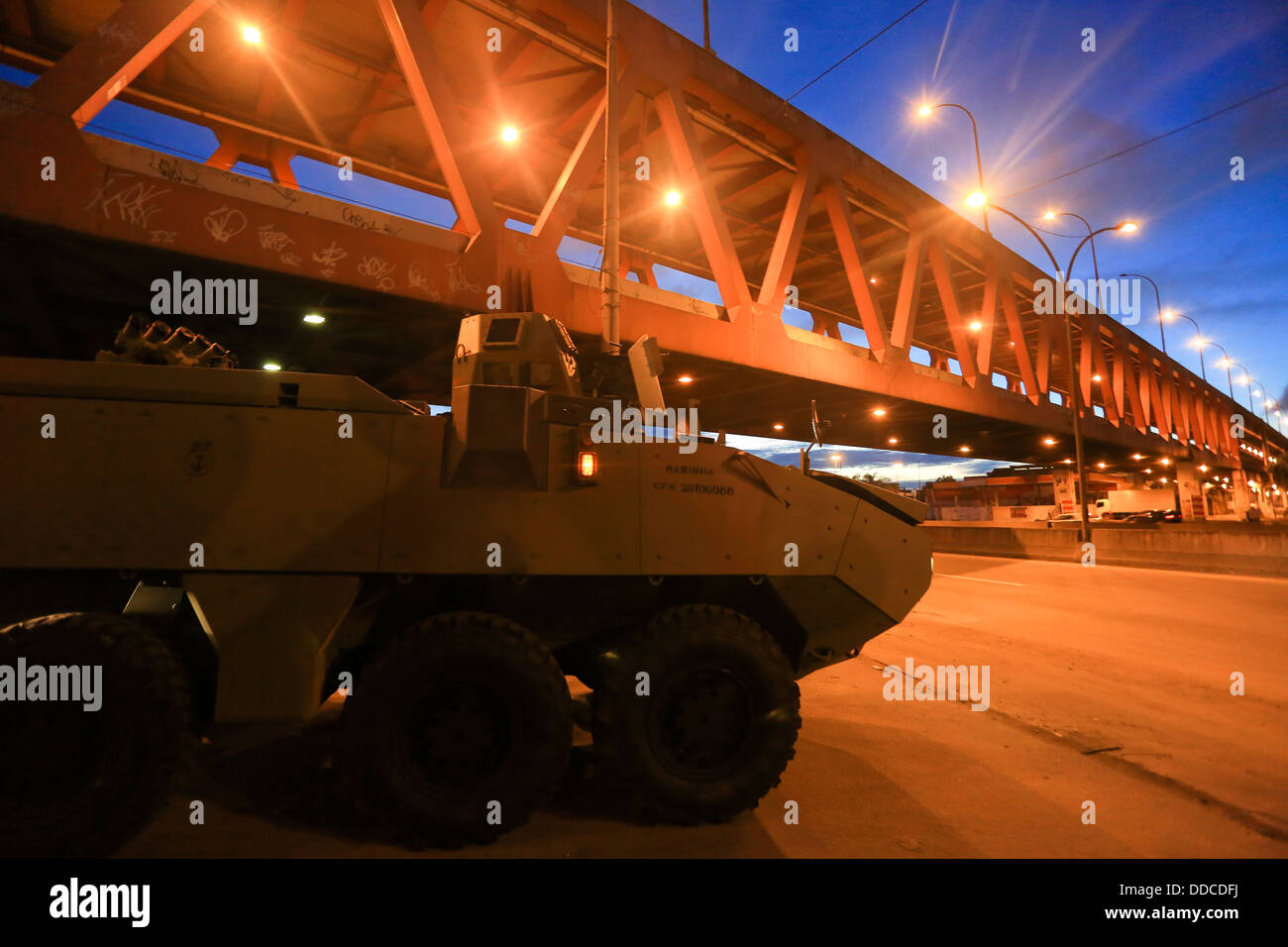 Beginning of operations of the UPP - Pacifying Police Unit inside ...