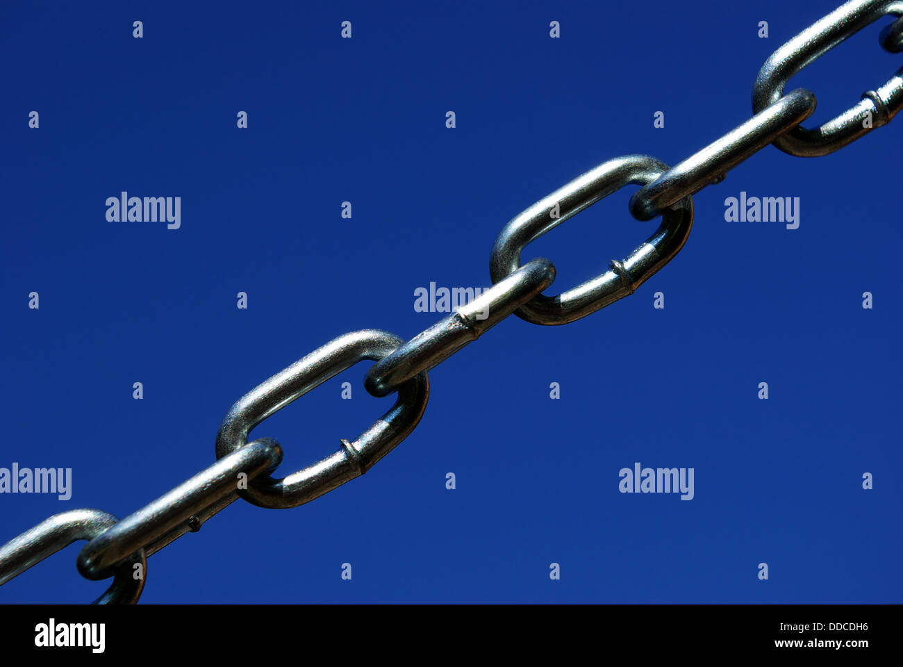 Heavy chain links hi-res stock photography and images - Alamy