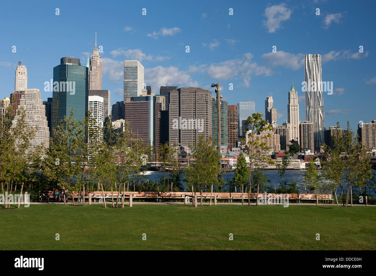 HARBOR VIEW LAWN PIER ONE BROOKLYN EAST RIVER TO MANHATTAN SKYLINE NEW ...