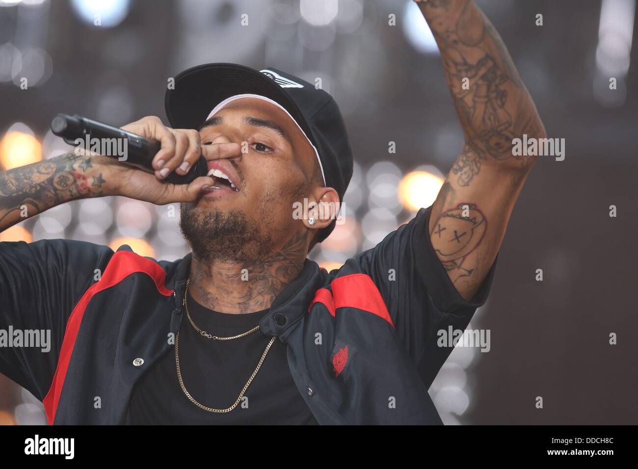 NY, NY, USA. 30th Aug, 2013. Singer Chris Brown performs on NBC's ...
