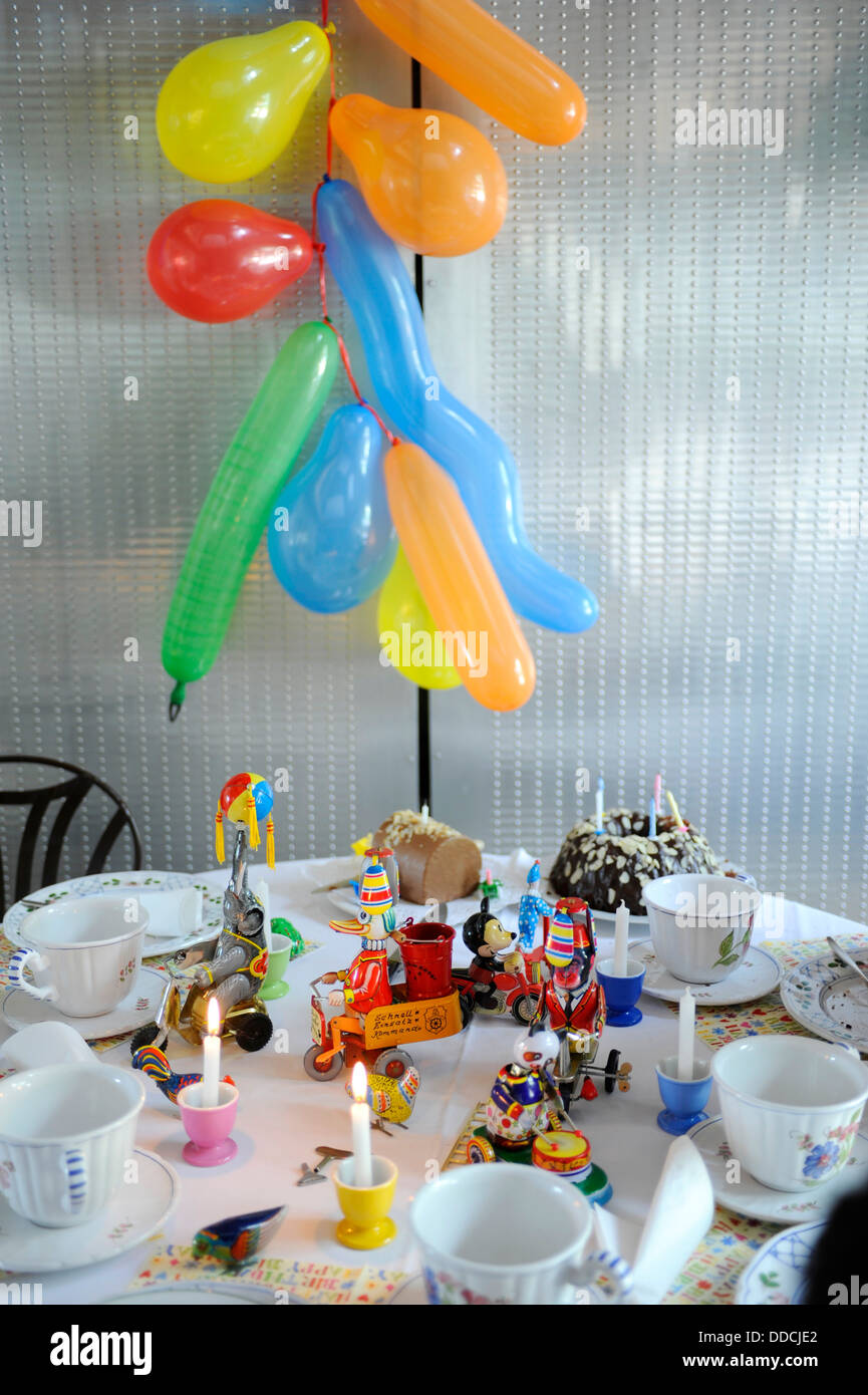 A birthday party table Stock Photo - Alamy