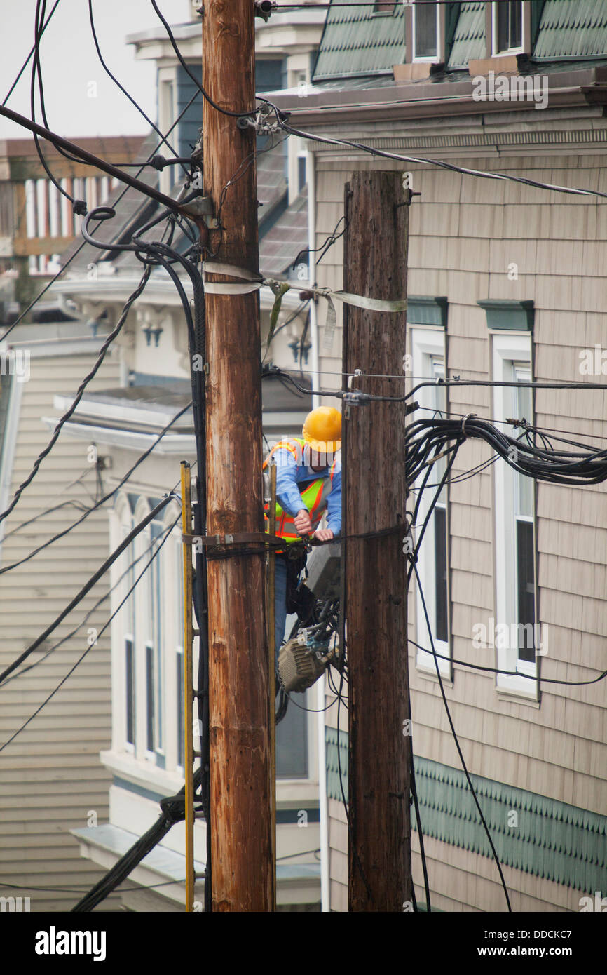 Cable lineman standing on ladder hi-res stock photography and images ...