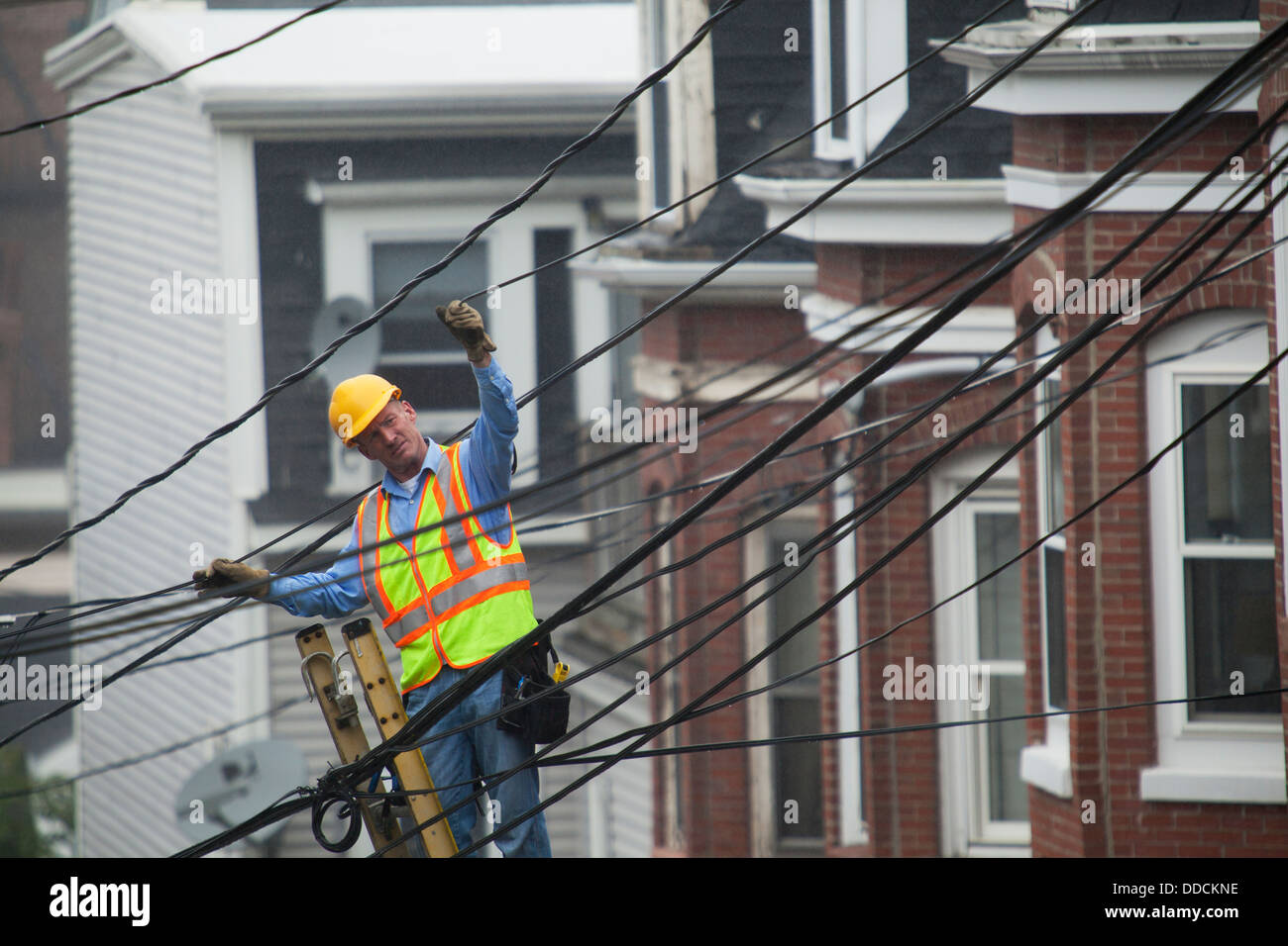 Lineman america pole hi-res stock photography and images - Alamy