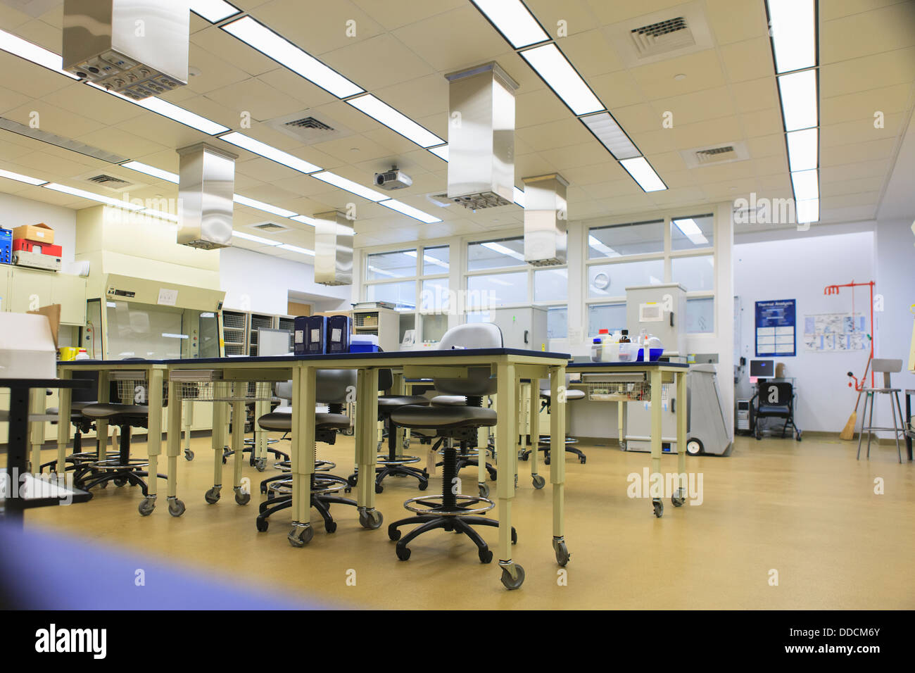 Chemical analysis laboratory in an engineering university Stock Photo ...