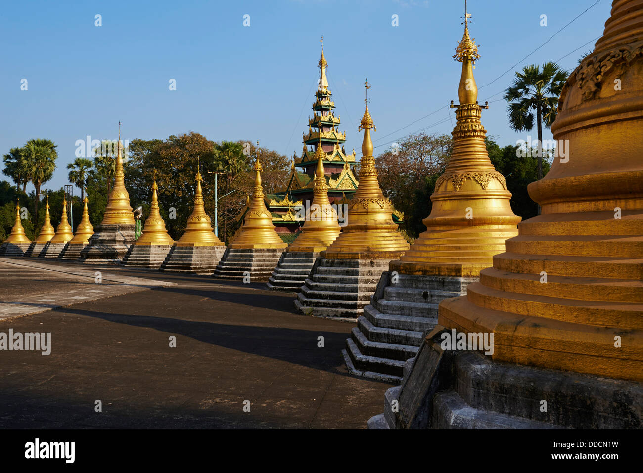 Myanmar (Burma), Pegu or Bago, Mahazedi paya Stock Photo - Alamy