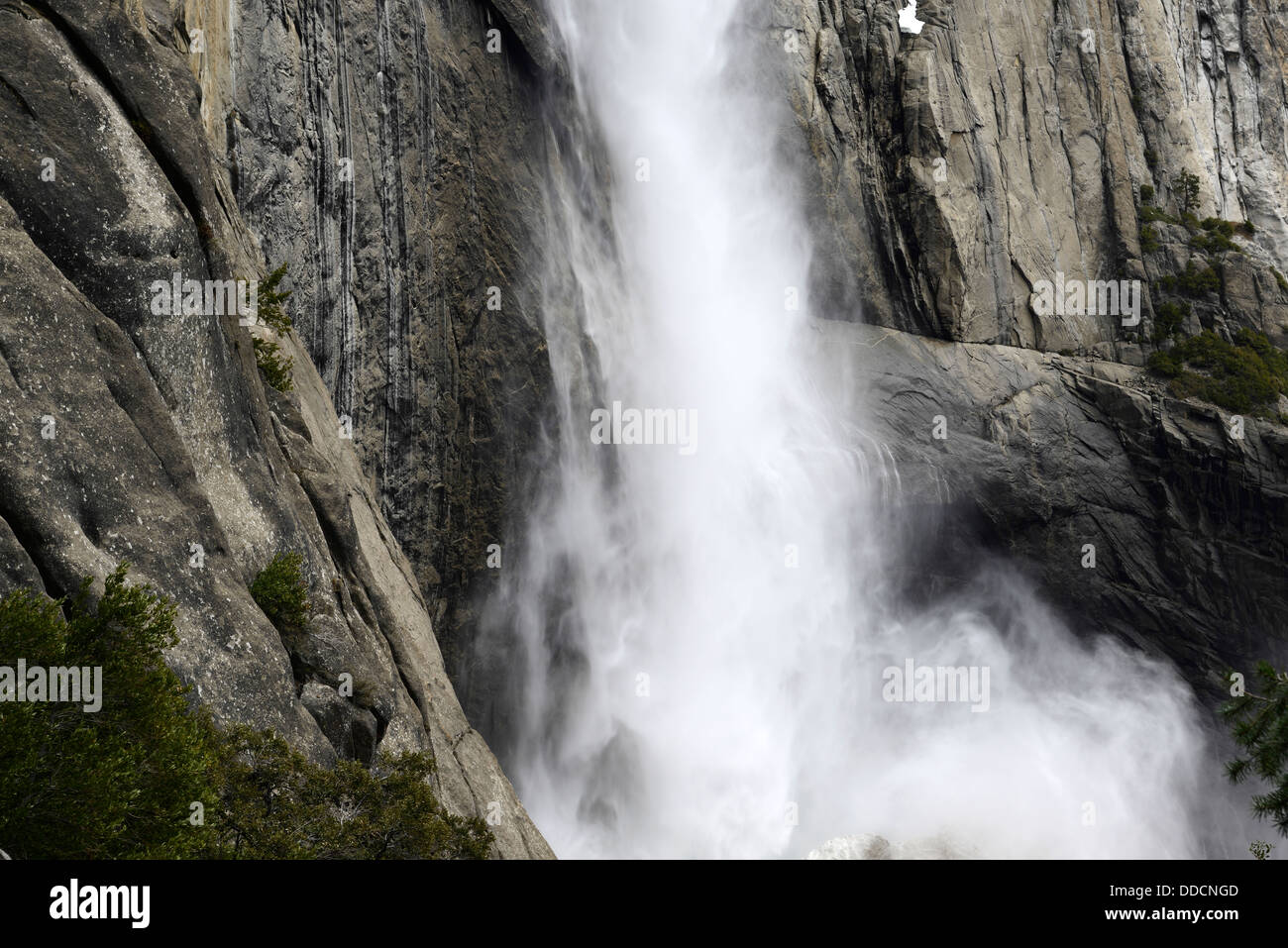 upper yosemite falls wispy waterfall appearance yosemite national park ...