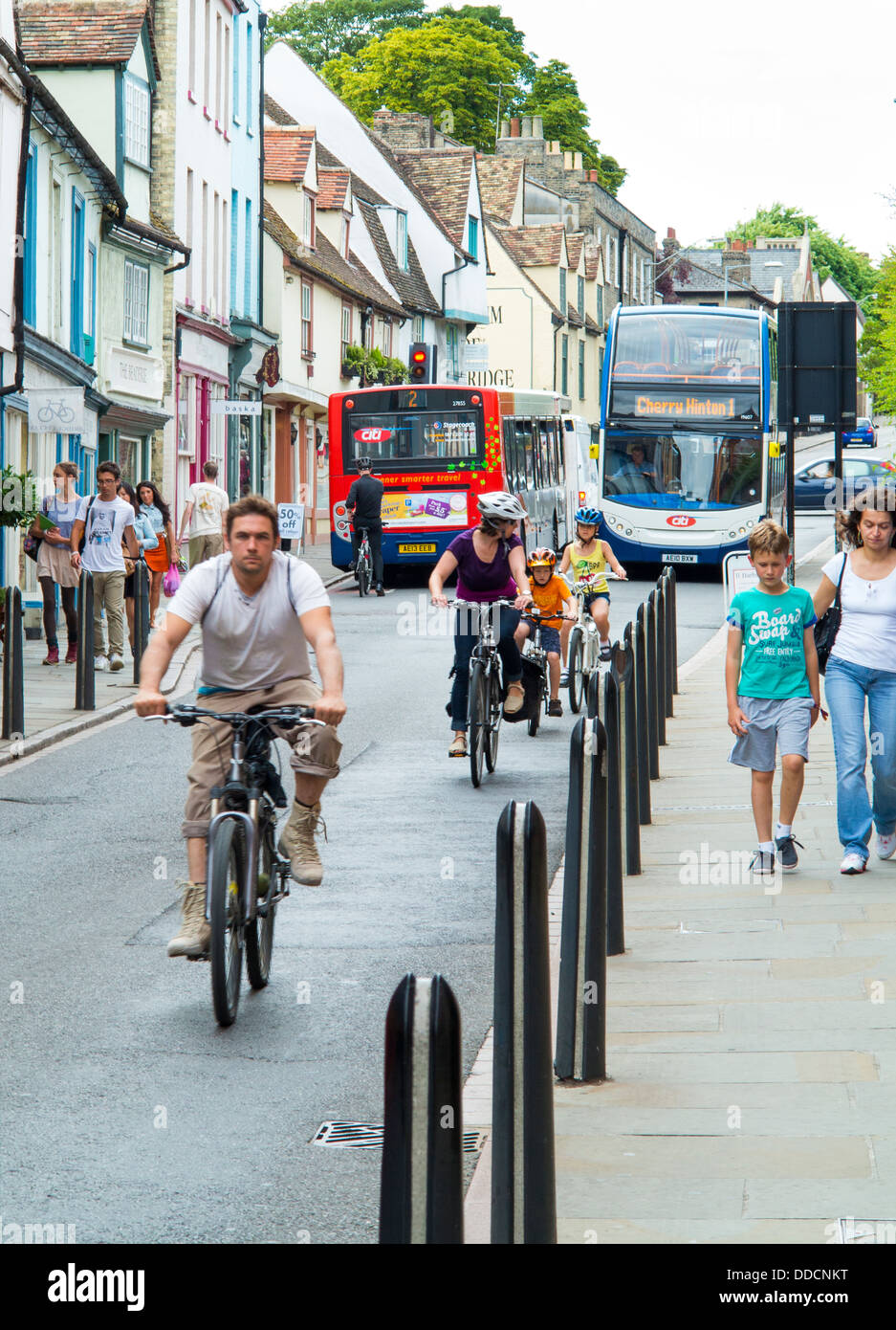Cambridge buses hi-res stock photography and images - Alamy