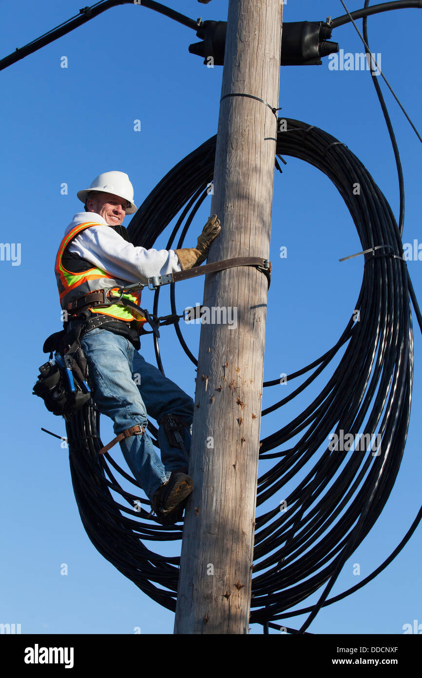 Lineman america pole hi-res stock photography and images - Alamy