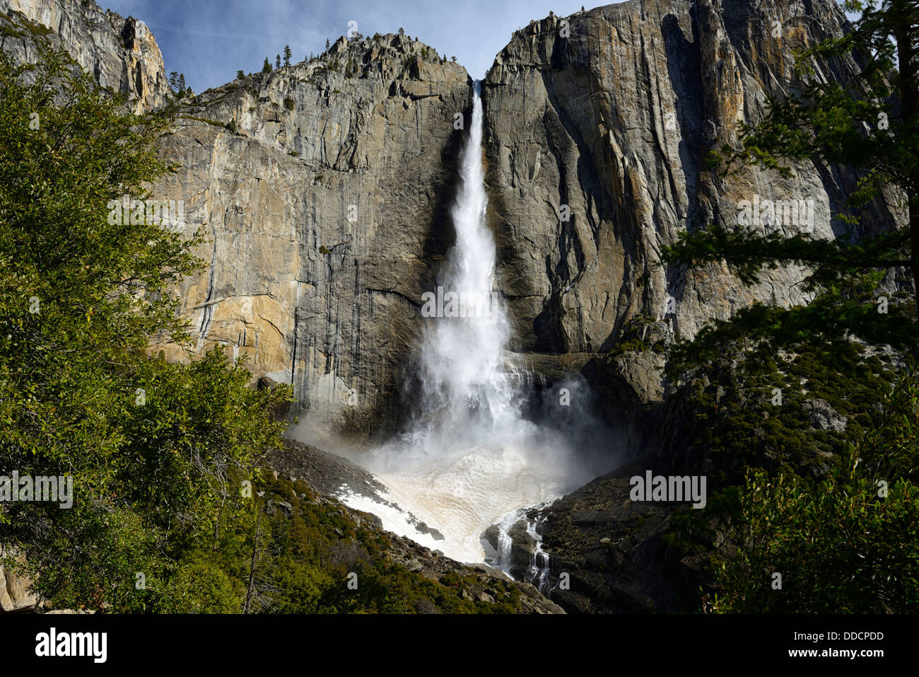 upper yosemite falls wispy waterfall appearance yosemite national park ...