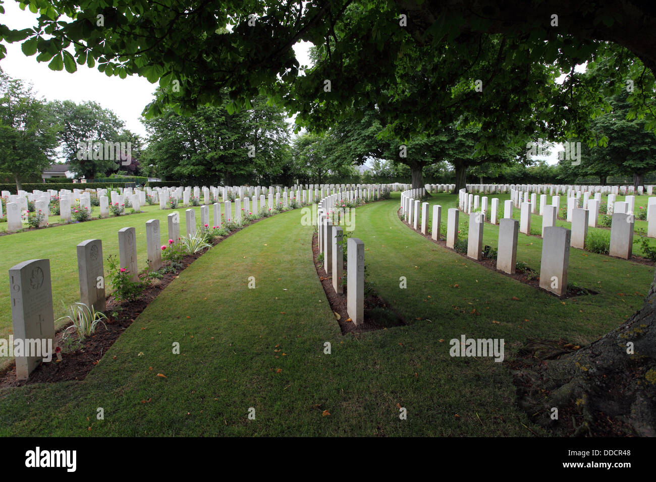 British Graves Commonwealth Cemetery Bayeux Stock Photos & British Graves Commonwealth Cemetery ...