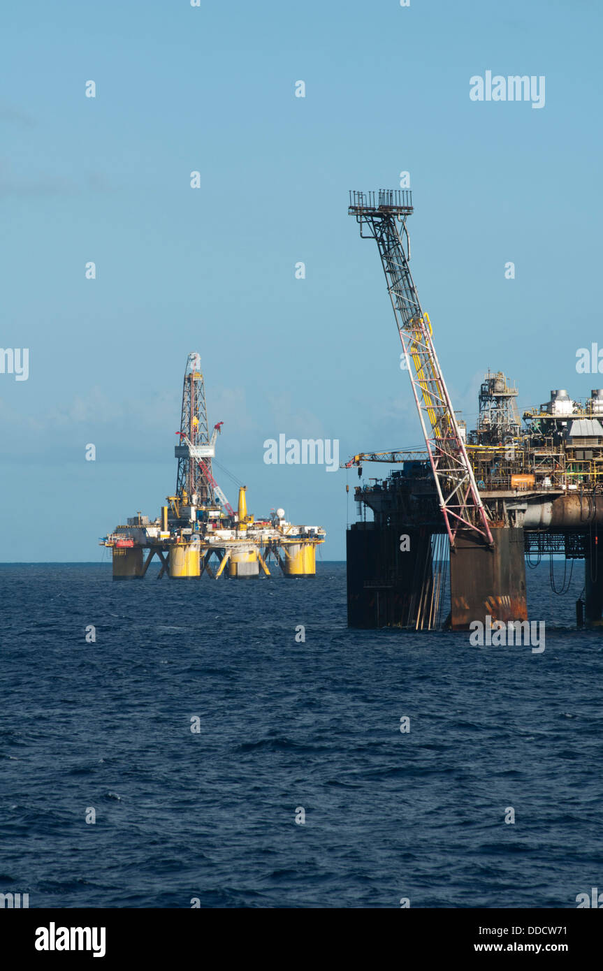 Deep water rig fire hi-res stock photography and images - Alamy