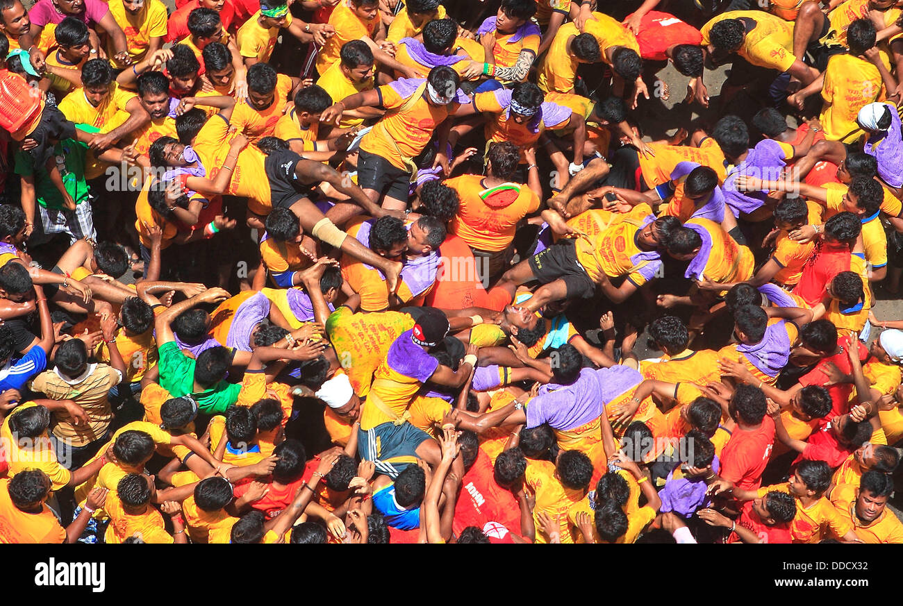 Mumbai, Maharashtra, India. 29th Aug, 2013. As the Human pyramid loses ...