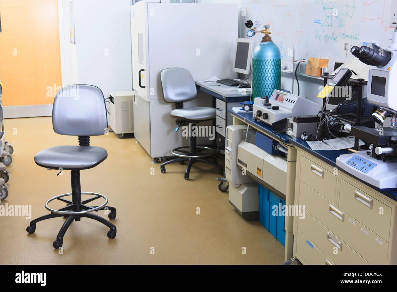 University chemistry laboratory hi-res stock photography and images - Alamy