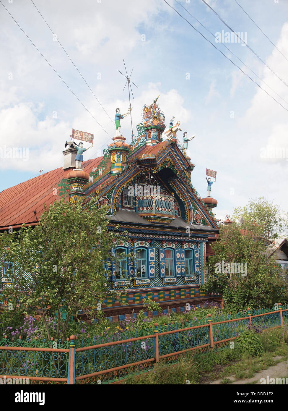 The beautiful painted wooden house. Russia Stock Photo - Alamy