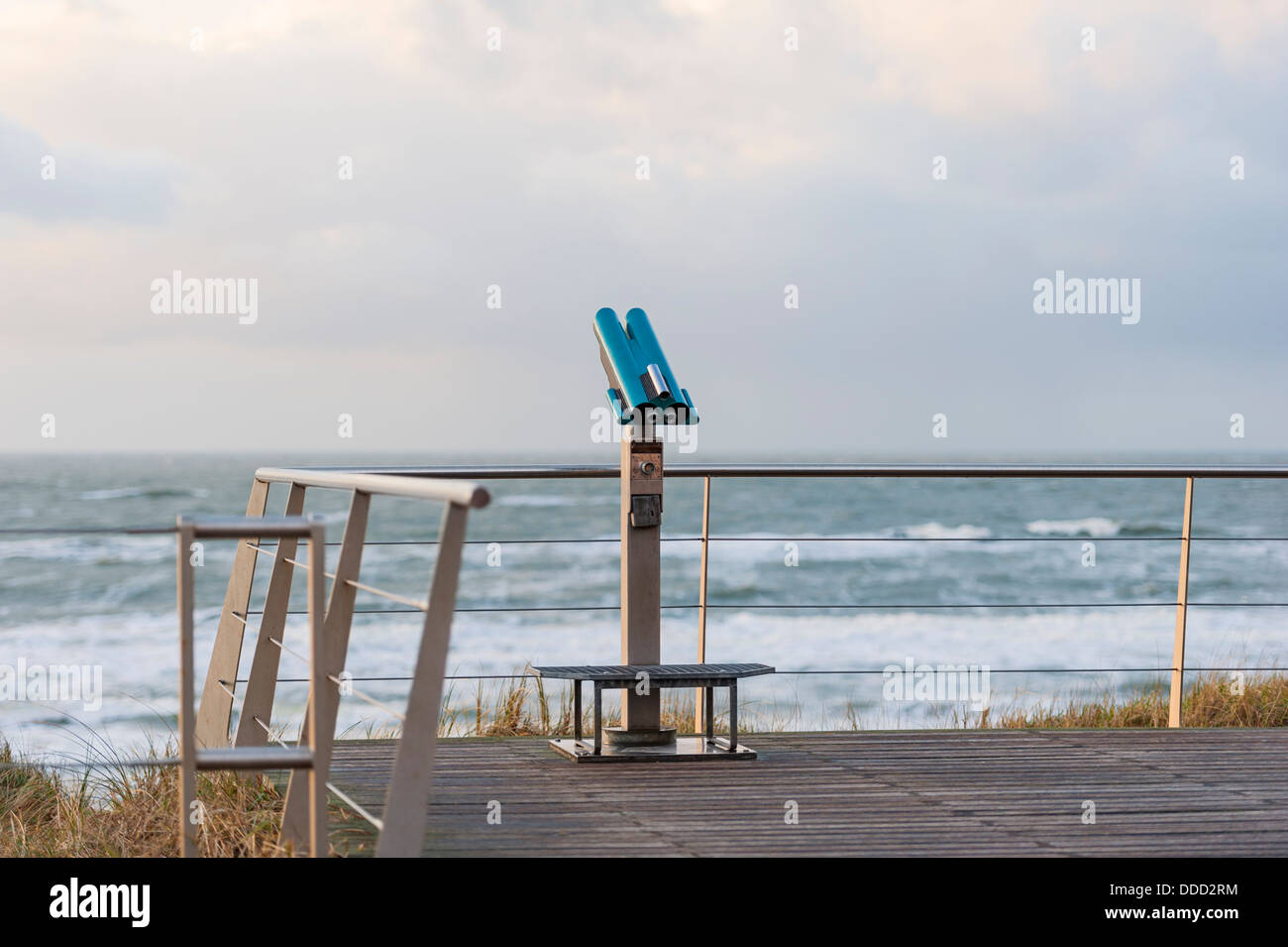 Stand binoculars hi-res stock photography and images - Alamy