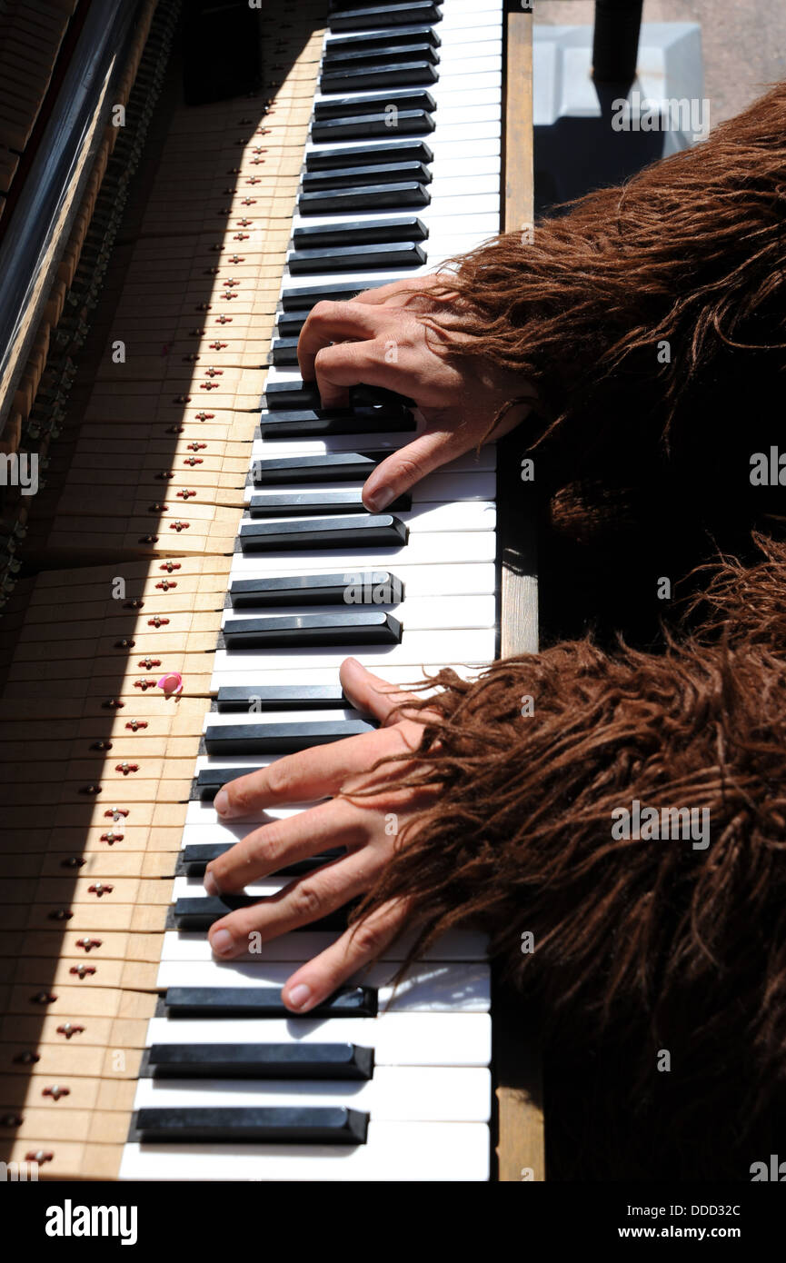 Rowlf the dog muppet hi-res stock photography and images - Alamy