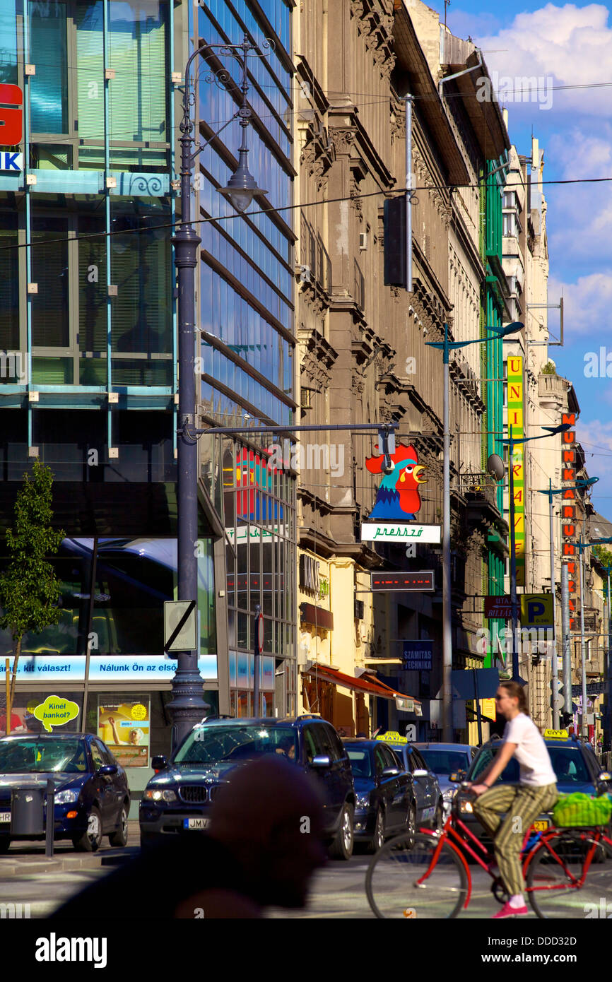 City budapest street traffic hi-res stock photography and images - Alamy